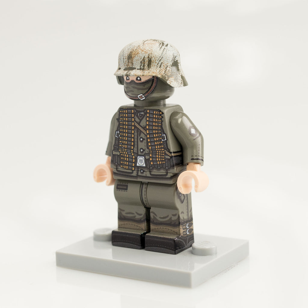 Old Grey German Minifigure #09